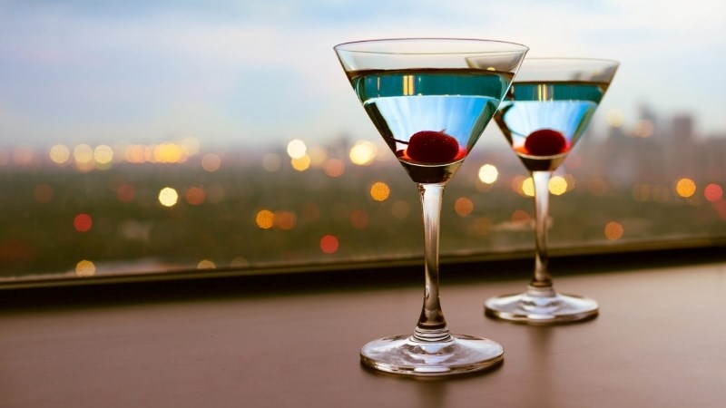 Khám phá các loại ly cocktail thông dụng được sử dụng trong quán bar