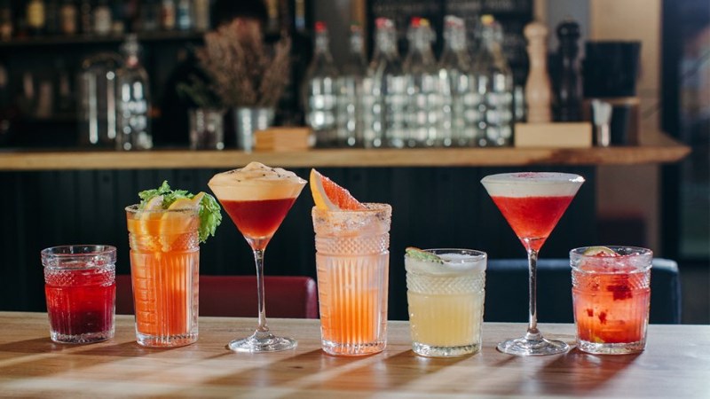 Khám phá các loại ly cocktail thông dụng được sử dụng trong quán bar
