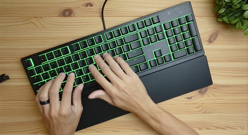 Trên tay Razer Ornata V3 X: Thiết kế chắc chắn, đèn LED siêu đẹp