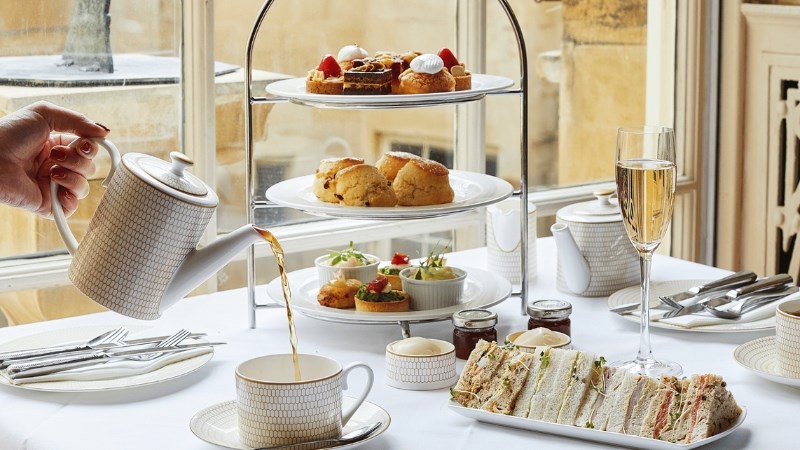 Gợi ý 10 món bánh tea break mặn, ngọt thơm ngon cho bàn tiệc trà đẹp mắt