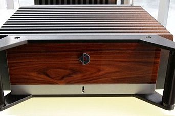 Ampli và pre-amp khủng của Avantgarde Acoustic