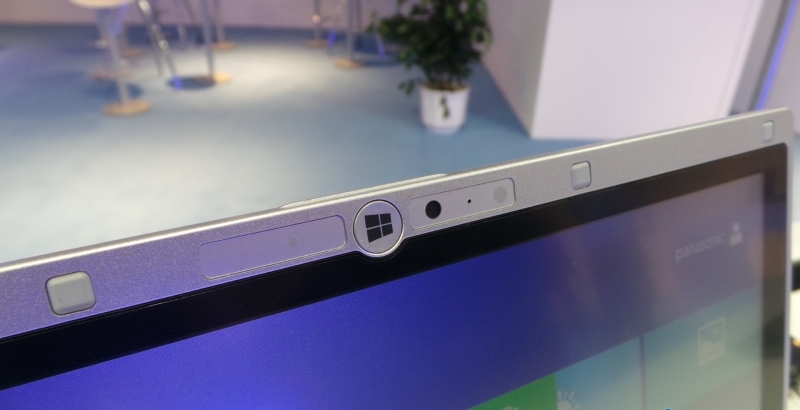 Panasonic Toughbook CF-AX2 - Vay mượn ý tưởng nhưng tốt hơn