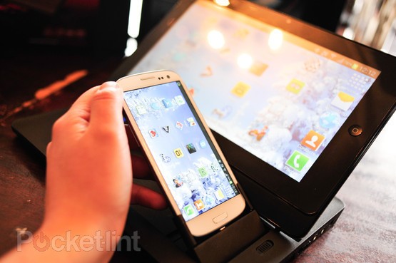 Phonepad - Thiết bị biến smartphone thành máy tính bảng