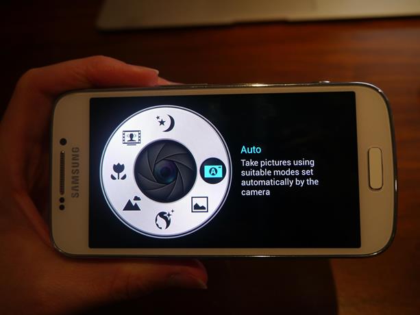 Galaxy S4 Zoom, cặp đôi hoàn hảo trong một thiết bị