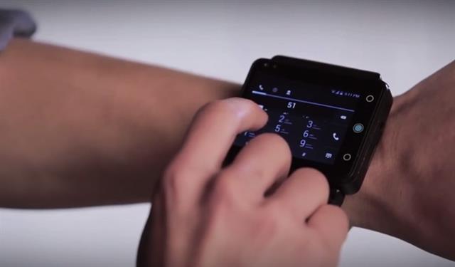 Neptune Pine, smartwatch hay smartphone siêu nhỏ?