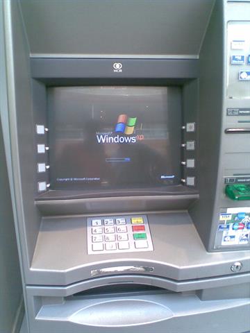 Máy ATM "than trời" khi Windows XP về hưu
