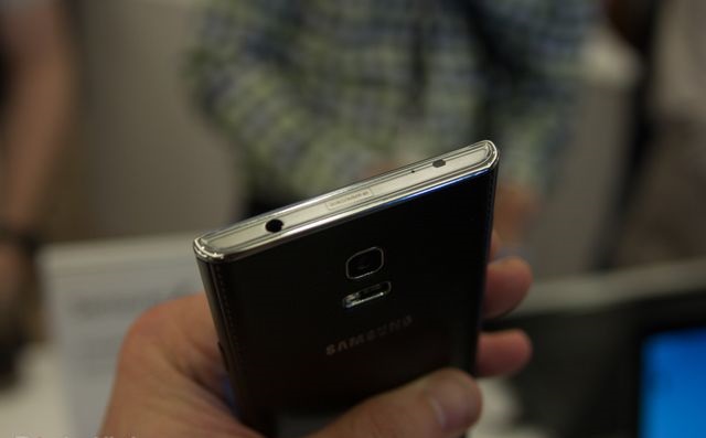 Trên tay và đánh giá nhanh Samsung Z chạy Tizen OS