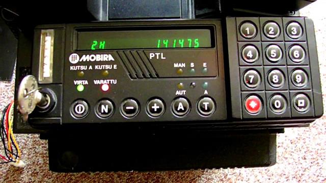 Chiếc điện thoại di động đầu tiên của Nokia nặng gần 10kg