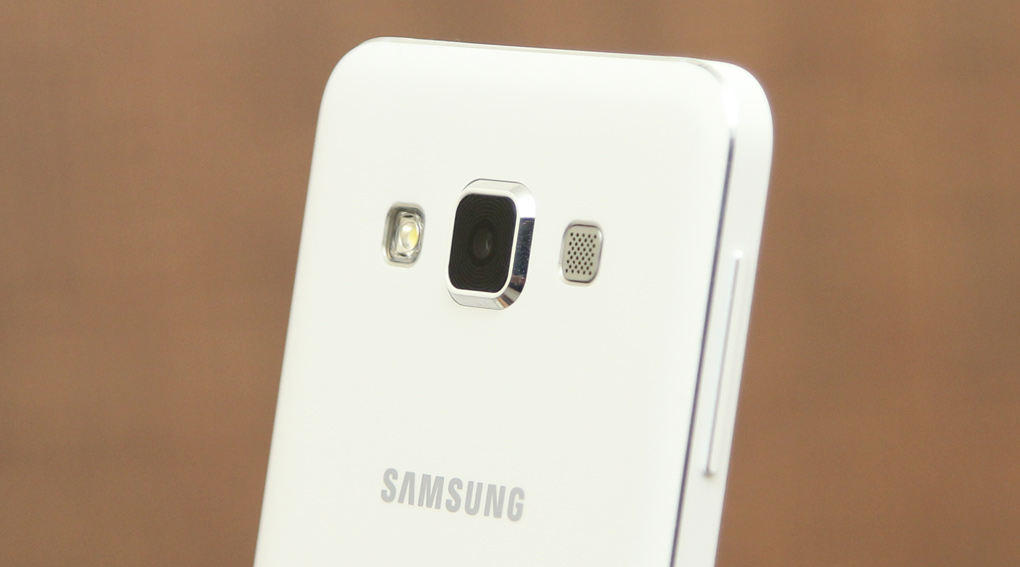Galaxy A3 khung vỏ nhôm với thiết kế siêu mỏng hạ giá