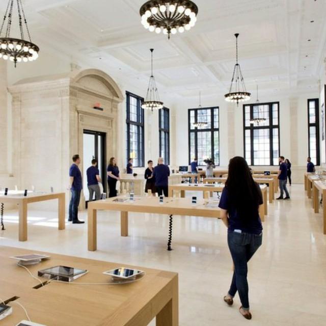 'Táo khuyết' chuyển hóa ngân hàng 100 tuổi thành Apple Store