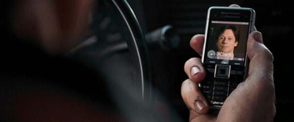 Xưa nay James Bond 007 chỉ dùng điện thoại 1 hãng duy nhất!