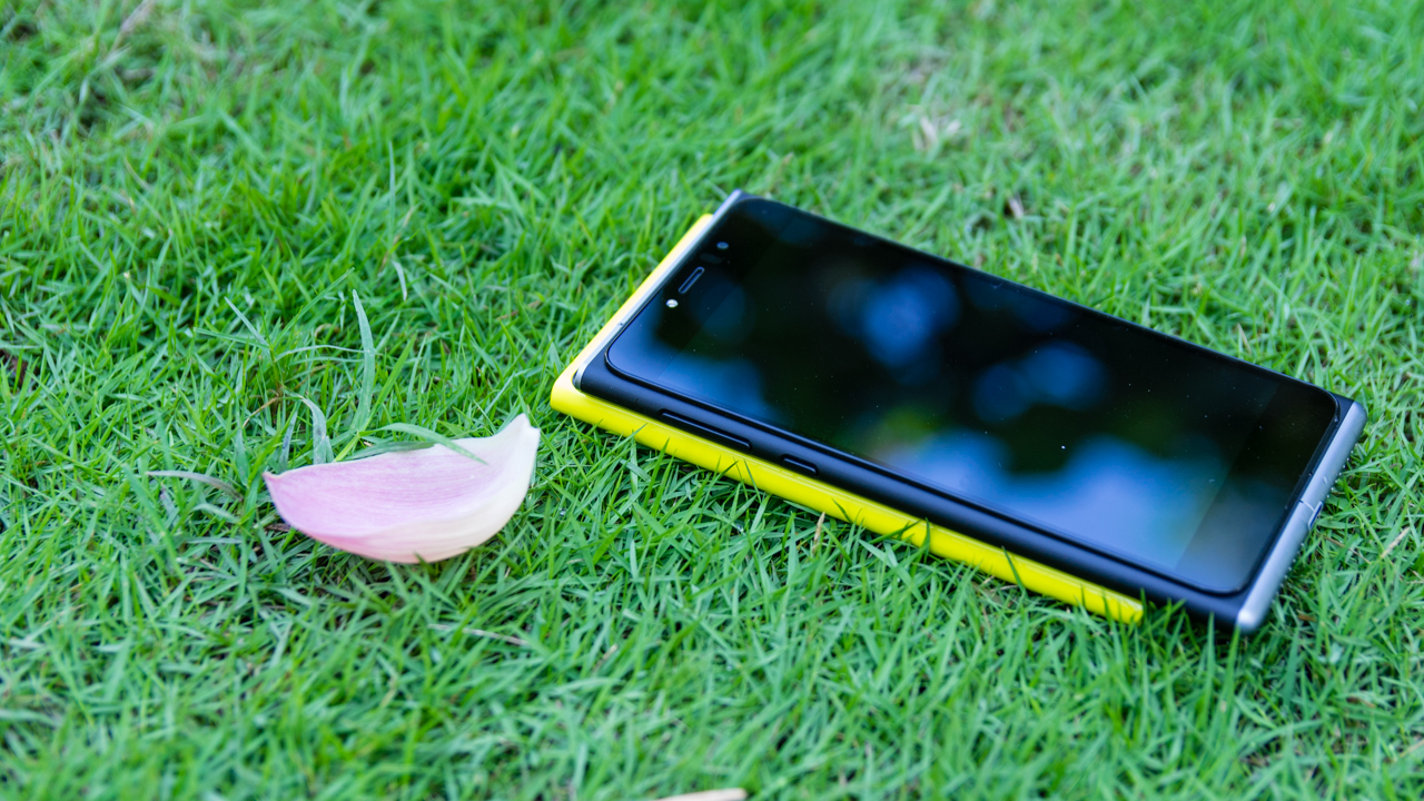 Mở hộp Obi SF1, smartphone sở hữu thiết kế độc lạ, RAM 3GB