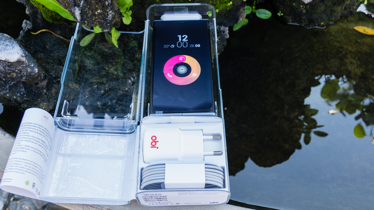Mở hộp Obi SF1, smartphone sở hữu thiết kế độc lạ, RAM 3GB