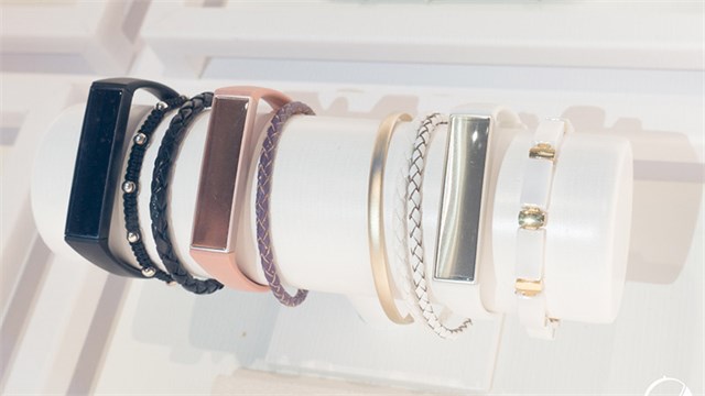 Vòng tay thông minh Samsung Charm cho Galaxy S7 có giá bán