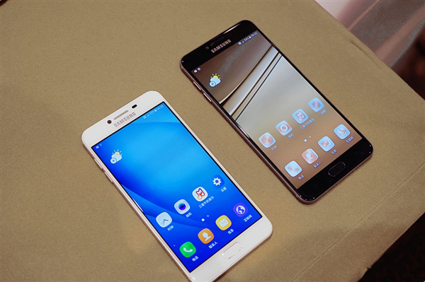 Trên tay Galaxy C5, C7: Giá tốt nhưng thiết kế "lạ mà quen"