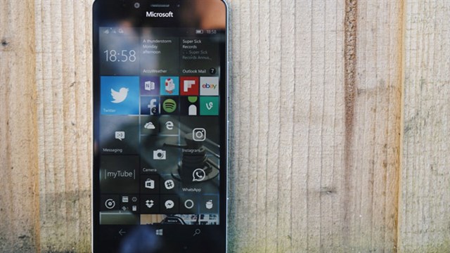 Đây là cách đặt Live Tile trong suốt trên Windows 10 Mobile