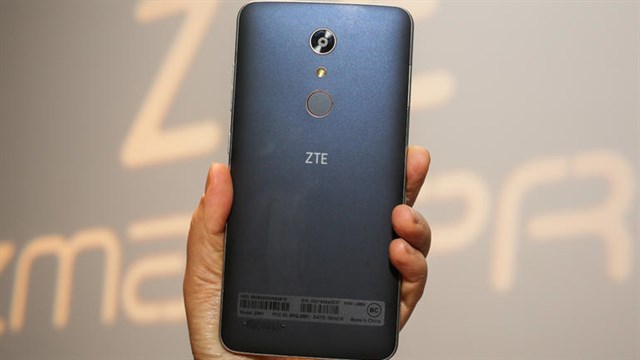 ZTE Zmax Pro: 6 inch Full-HD, Snapdragon 617, giá 2.2 triệu