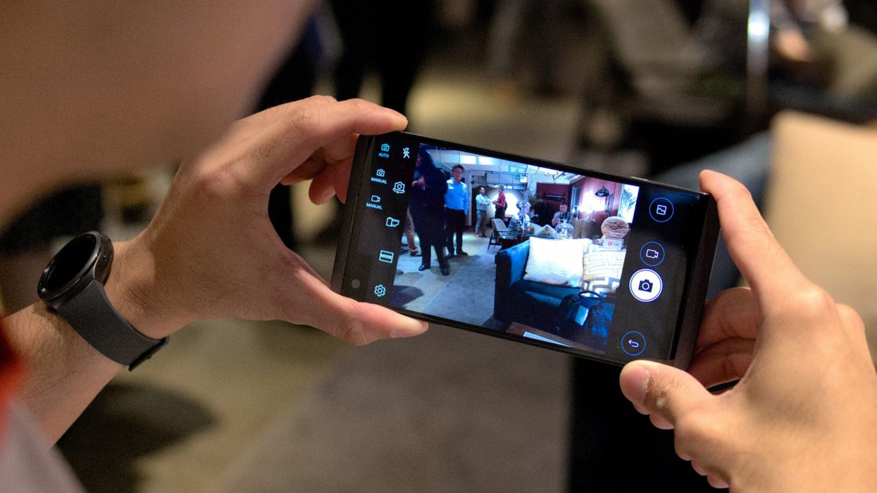 Trên tay nhanh LG V20: Thiết kế mới, camera kép mặt sau