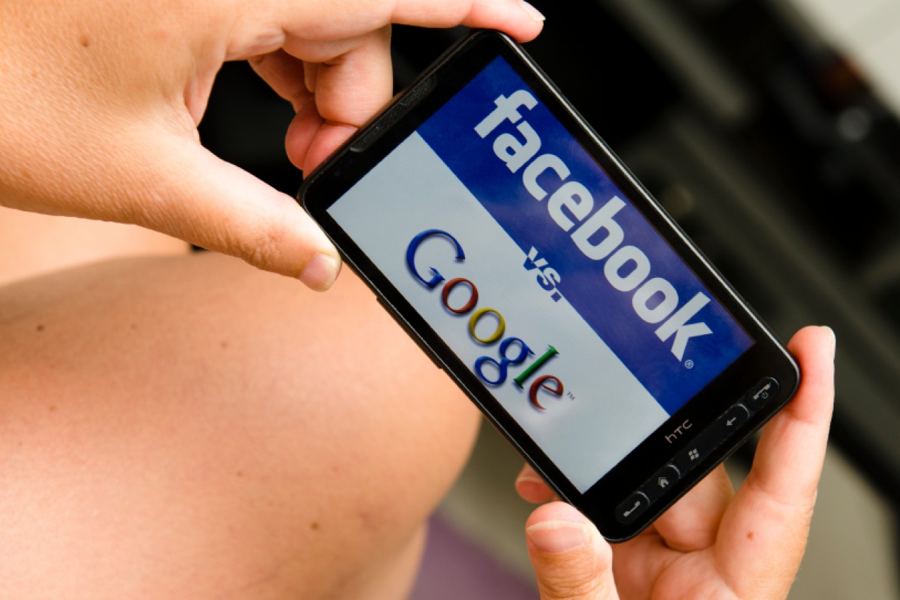 Cạnh tranh thêm 10 năm Google và Facebook vẫn giẫm chân nhau