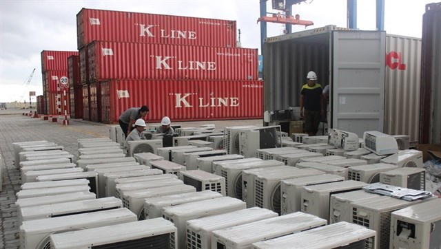 Phát hiện hàng chục container rác điện tử nhập vào Việt Nam