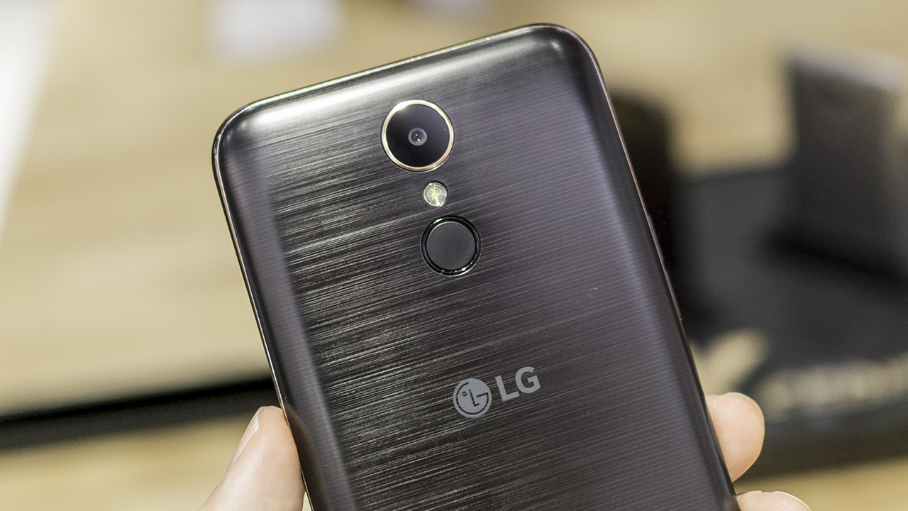 Trên tay LG K10 2017: Thiết kế đẹp, 3 GB RAM, Android 7.0