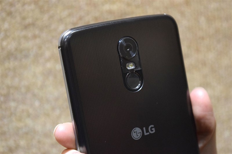 LG Stylo 3 Plus ra mắt với màn hình 5.7 inch, giá 5 triệu