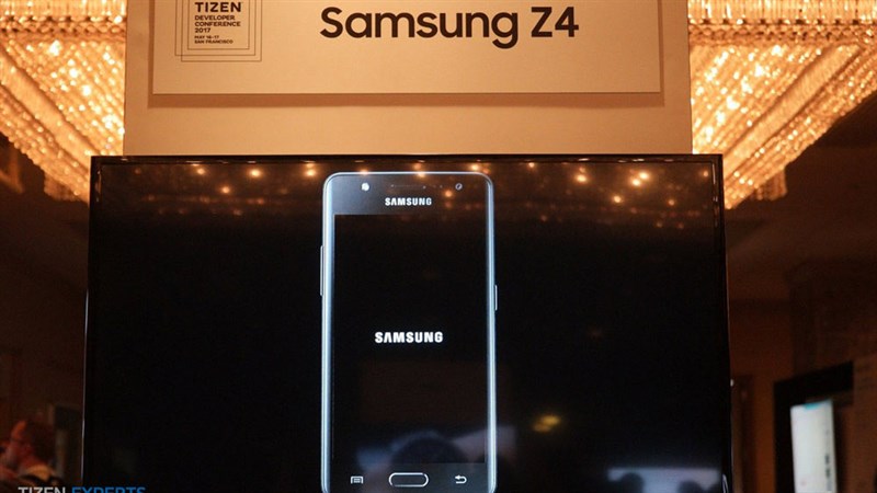 Samsung Z4 chạy Tizen ra mắt giá siêu rẻ