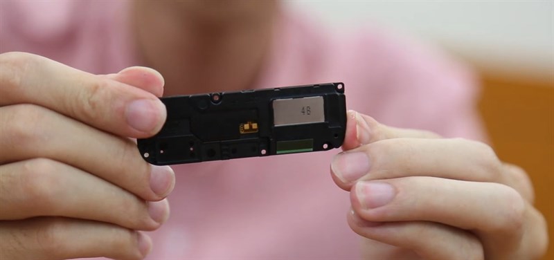 Khám phá chi tiết các linh kiện bên trong Bphone 2