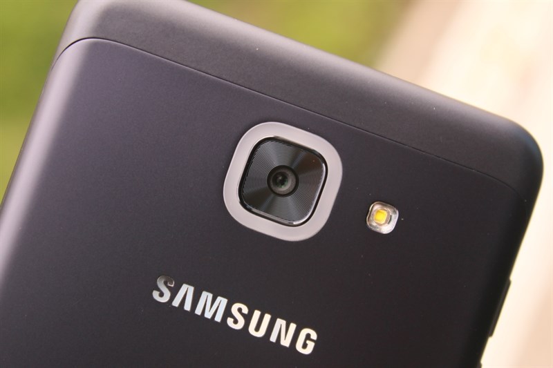 Đánh giá chi tiết Galaxy J7 Max: Thiết kế đèn LED độc đáo