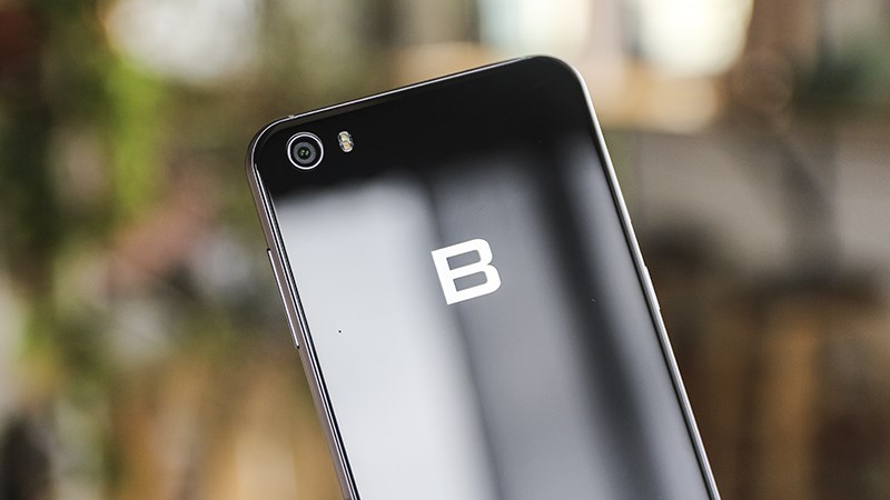 Đánh giá nhanh Bphone 2: Hoàn thiện khá, mượt, camera ổn