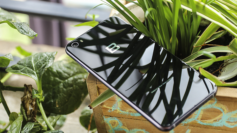 Đánh giá nhanh Bphone 2: Hoàn thiện khá, mượt, camera ổn