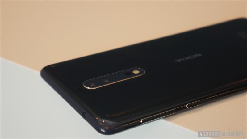 Trên tay Nokia 8: Camera kép, Snap 835, 4GB RAM, 16 triệu