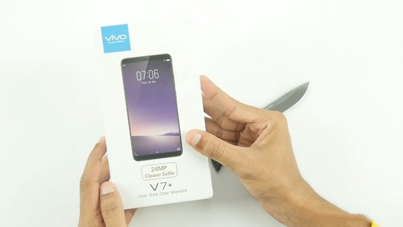 Mở hộp Vivo V7+: Màn hình viền siêu mảnh RAM 4GB selfie 24MP