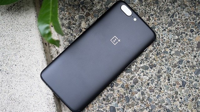 OnePlus 5 sở hữu Face Unlock sau khi cập nhật Android Oreo