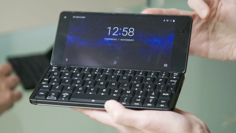 Cosmo Communicator, chiếc smartphone lai laptop hết sức độc đáo