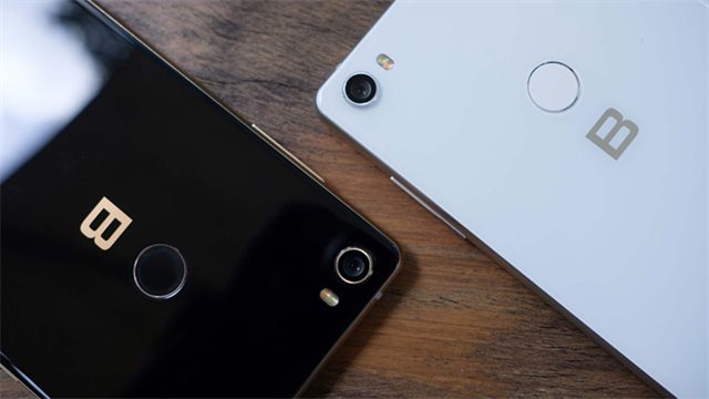 BKAV ra mắt Bphone 3 phiên bản đặc biệt mừng VN vào chung kết AFF Cup