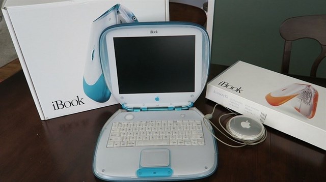 iBook, laptop đầu tiên dùng Internet không dây đã 20 tuổi