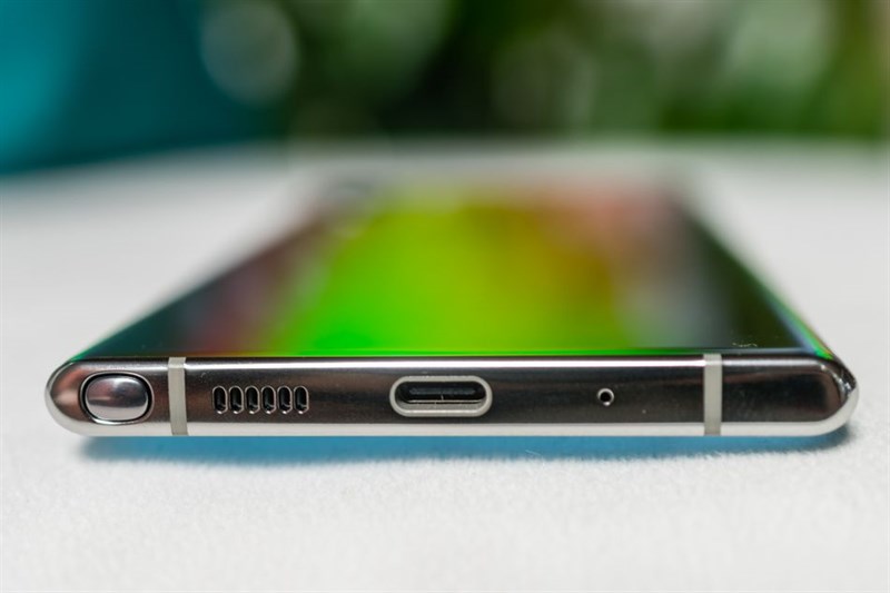 Cận cảnh Samsung Galaxy Note 10+: Siêu to, siêu khổng lồ