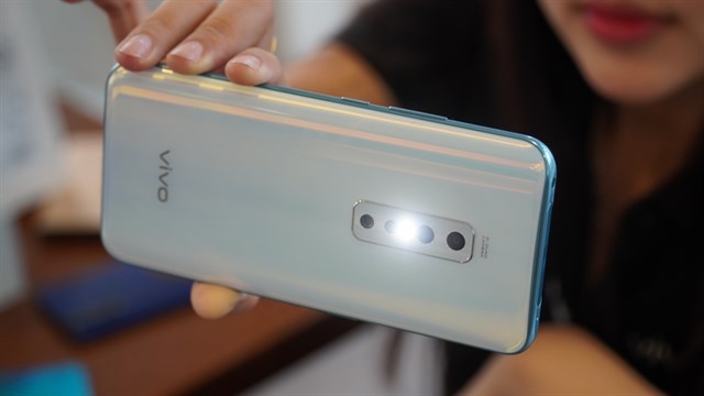 Vivo V17 Pro: Camera selfie kép thò thụt, camera chính 48MP và ...?
