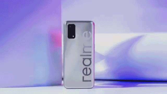 Giám đốc marketing của Realme chia sẻ hình ảnh Realme V5 lên Weibo