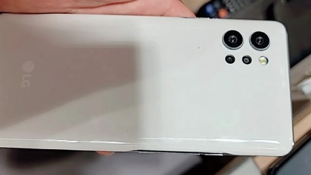 LG Q92 5G lộ ảnh thực tế với bộ camera lạ mặt sau