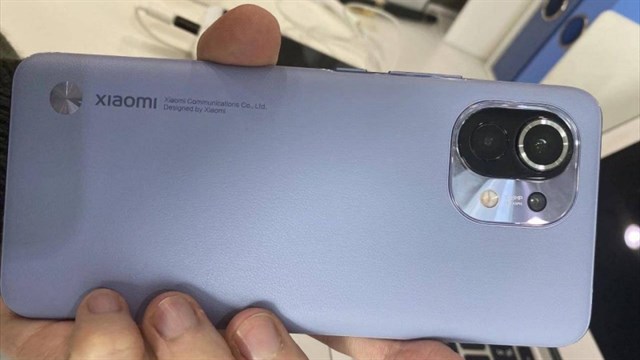 Xiaomi Mi 11 lộ ảnh trên tay, tiết lộ thiết kế và thông số cấu hình
