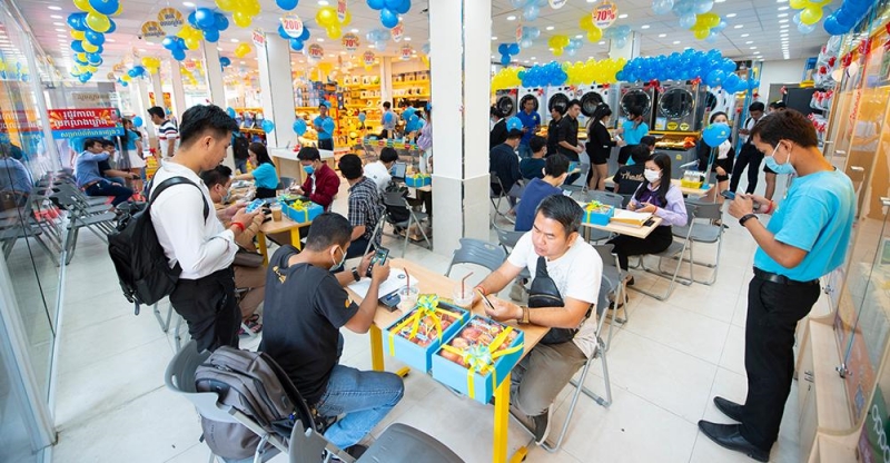 Bluetronics đứng số 1 Campuchia, Thế Giới Di Động sắp tiến ra ASEAN