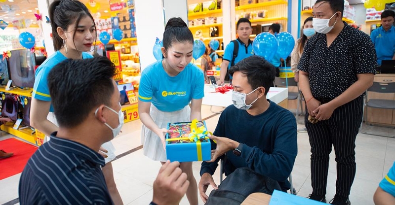 Bluetronics đứng số 1 Campuchia, Thế Giới Di Động sắp tiến ra ASEAN