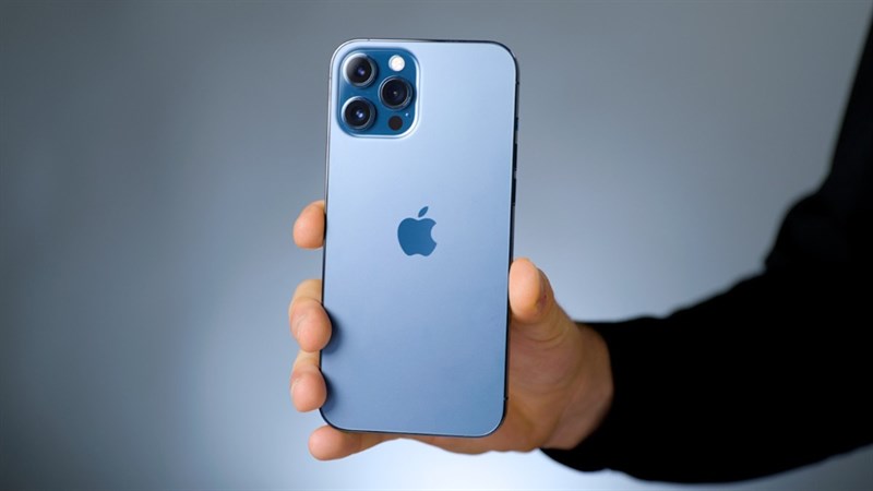 Trợ giá hấp dẫn mùa dịch: iPhone 12 Pro giảm sốc, sắm online thả ga