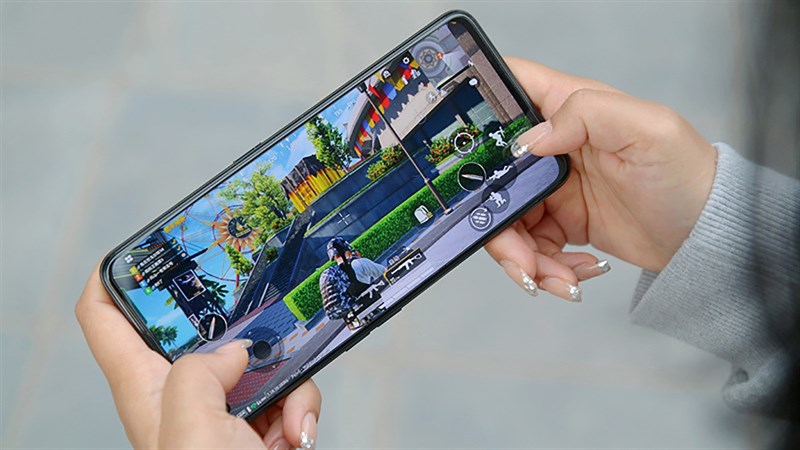 Realme Q7 Pro có gì mới: Giá 11.2 triệu, Snap 8 Gen 1, RAM 12 GB