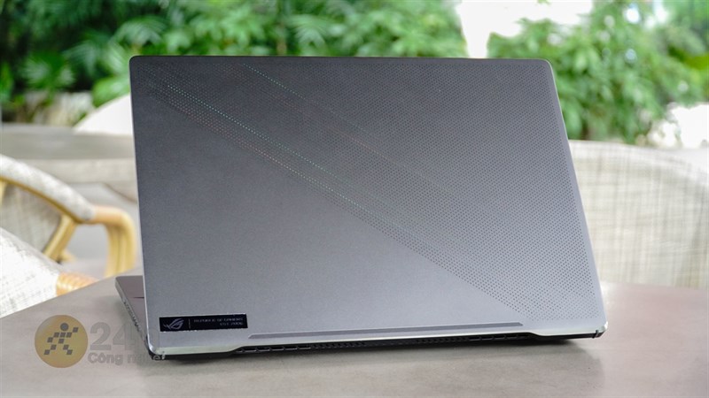 Trên tay ROG Zephyrus G15 2022: Thiết kế thân quen, nhiều cải tiến nhỏ