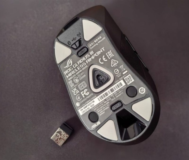 Trên tay ASUS ROG Gladius III Wireless AimPoint: Cảm biến siêu nhạy!