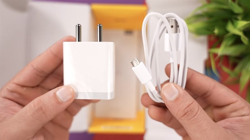 Trên tay POCO C50: Thiết kế tối giản, cấu hình ổn và giá từ 1.7 triệu