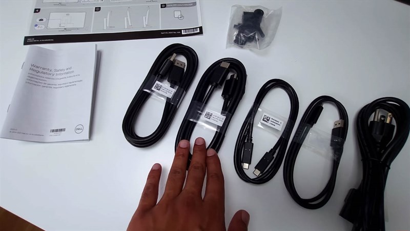 Trên tay Dell U4323QE: 43 inch đa nhiệm cực đã, độ phân giải 4K